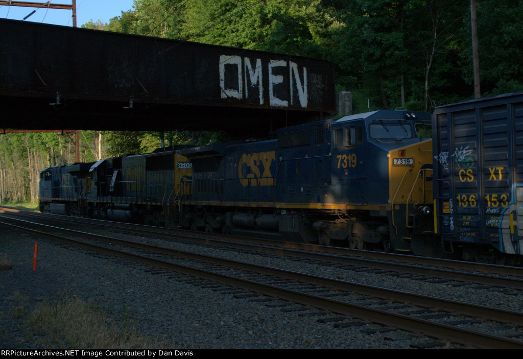 CSX C40-8W 7319 third out on Q300-26